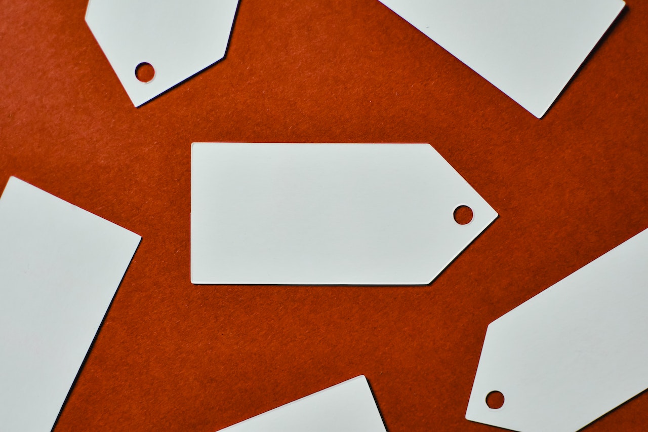 Step by Step Guide to Make Gift Tags with Cricut - Kingerlon